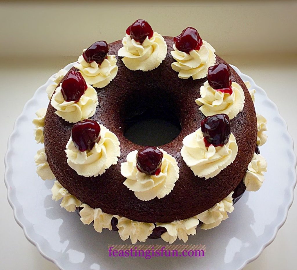 Union Jack Sponge Cake - Feasting Is Fun